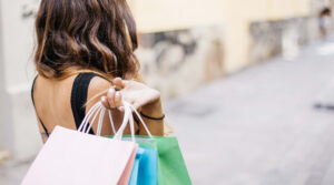 Shopping in Spanish: 50+ essential words and phrases - Learn languages ...